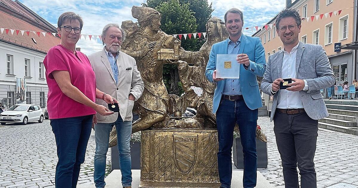 Joseph Neustifter hat Bronze-Motive zu 800 Jahren Landau gestaltet