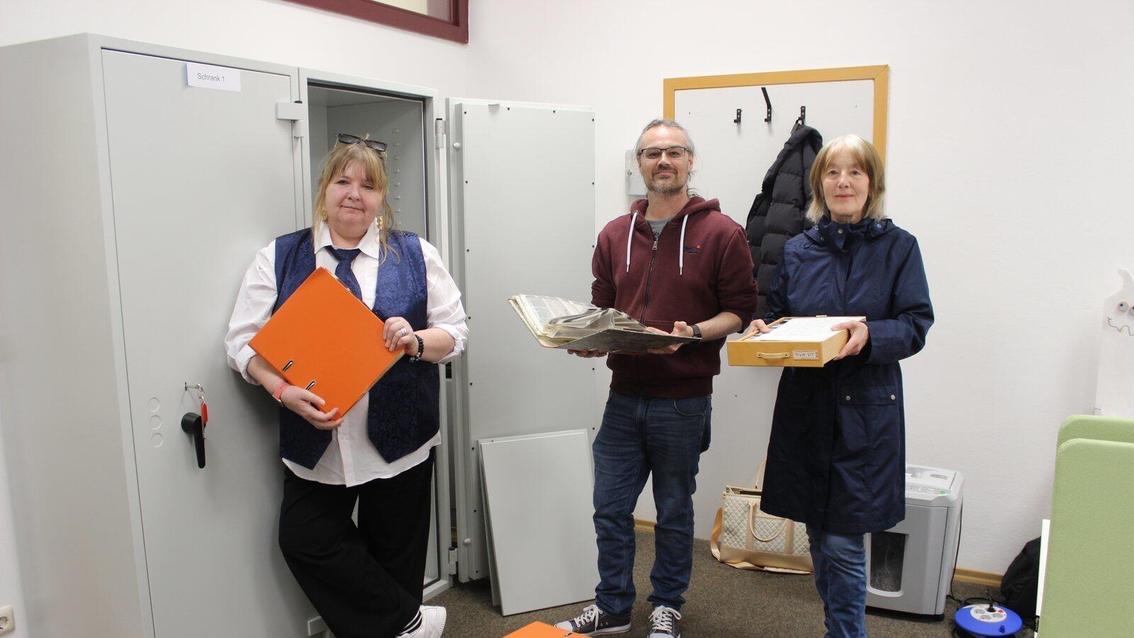 Nachlass von Hermann Popp ins Viechtacher Rathaus transportiert