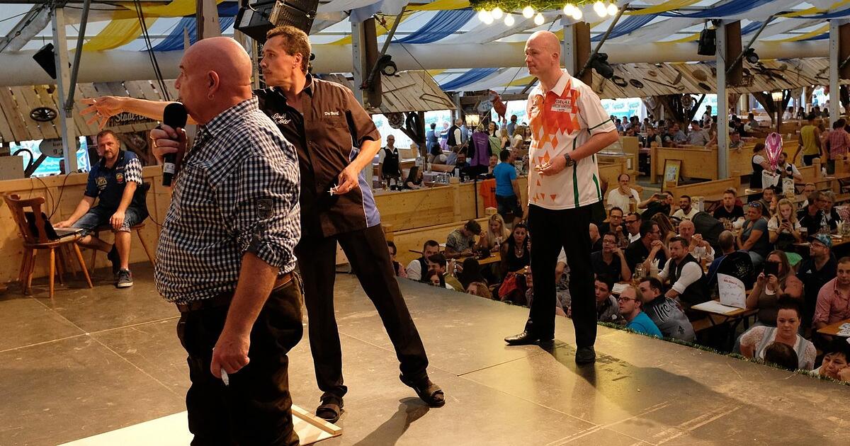 Weltklassespieler 'T-Rex' und 'Jabba' darten im Reisinger