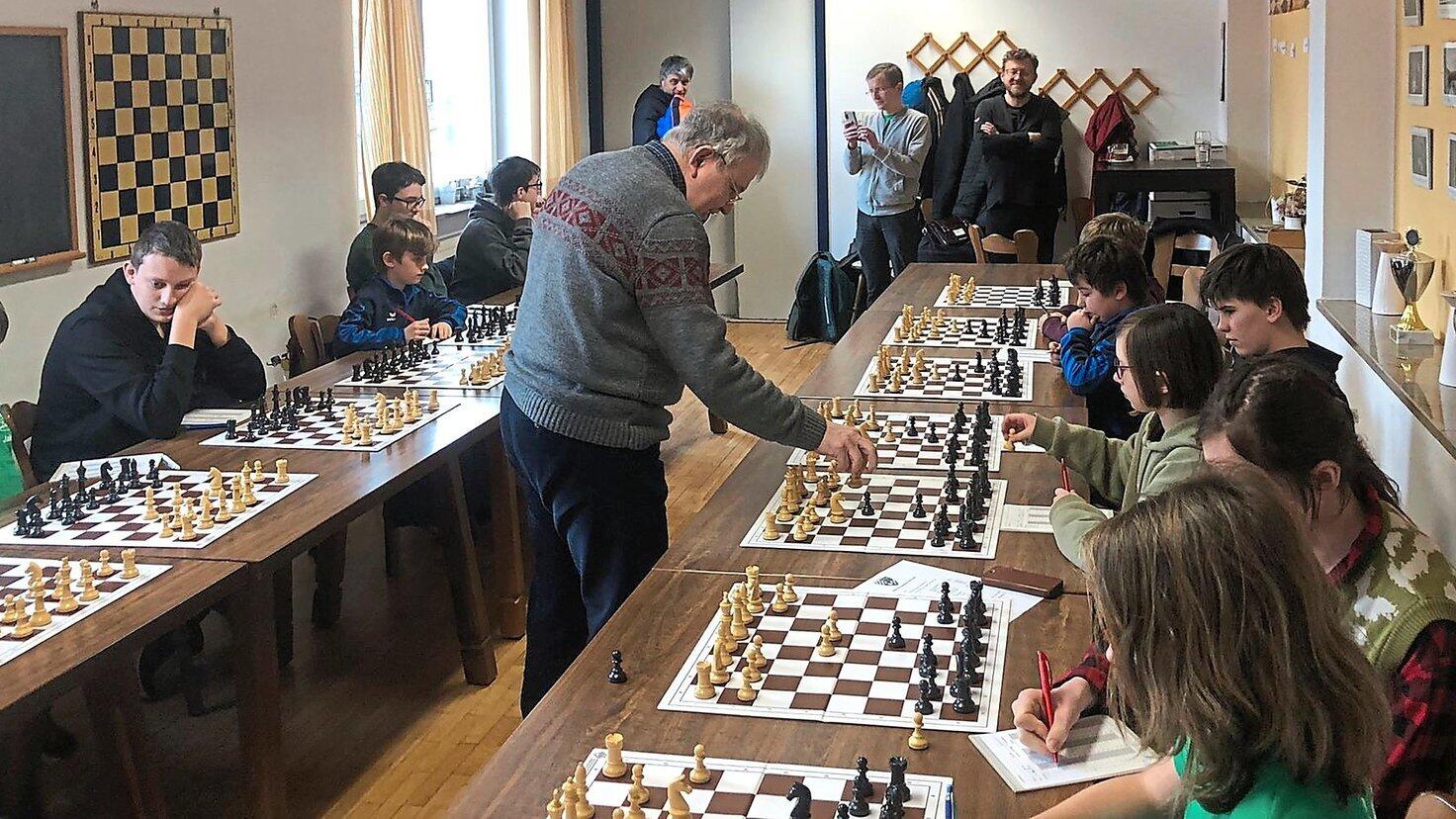 Mit dem Weltmeister am Brett