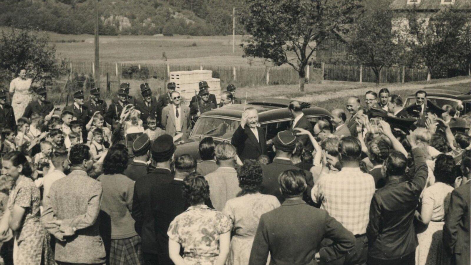 'Das Dorf stand kopf': Warum Konrad Adenauer 1957 Miltach besuchte