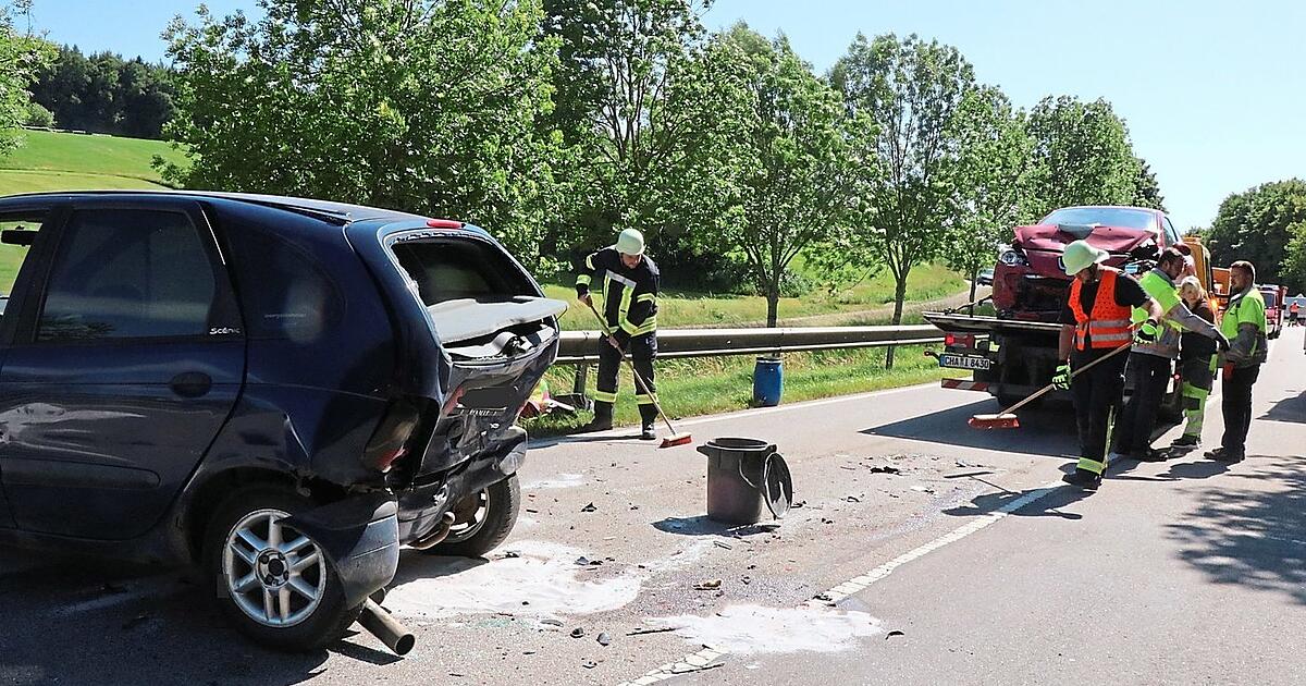 Auffahrunfall bei Ast: drei Fahrzeuge beteiligt