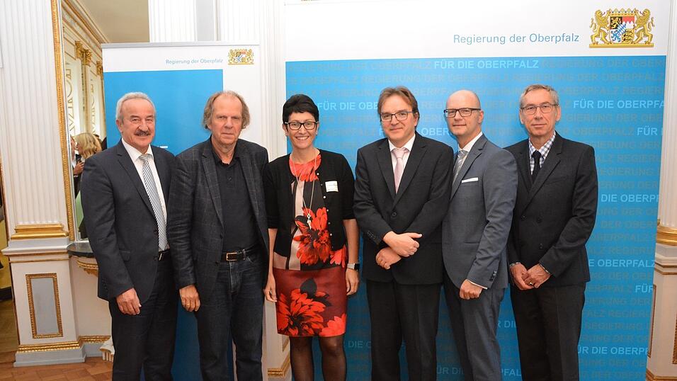 160 Schulleiter beim Regionalen Schulentwicklungstag in der Regierung der Oberpfalz