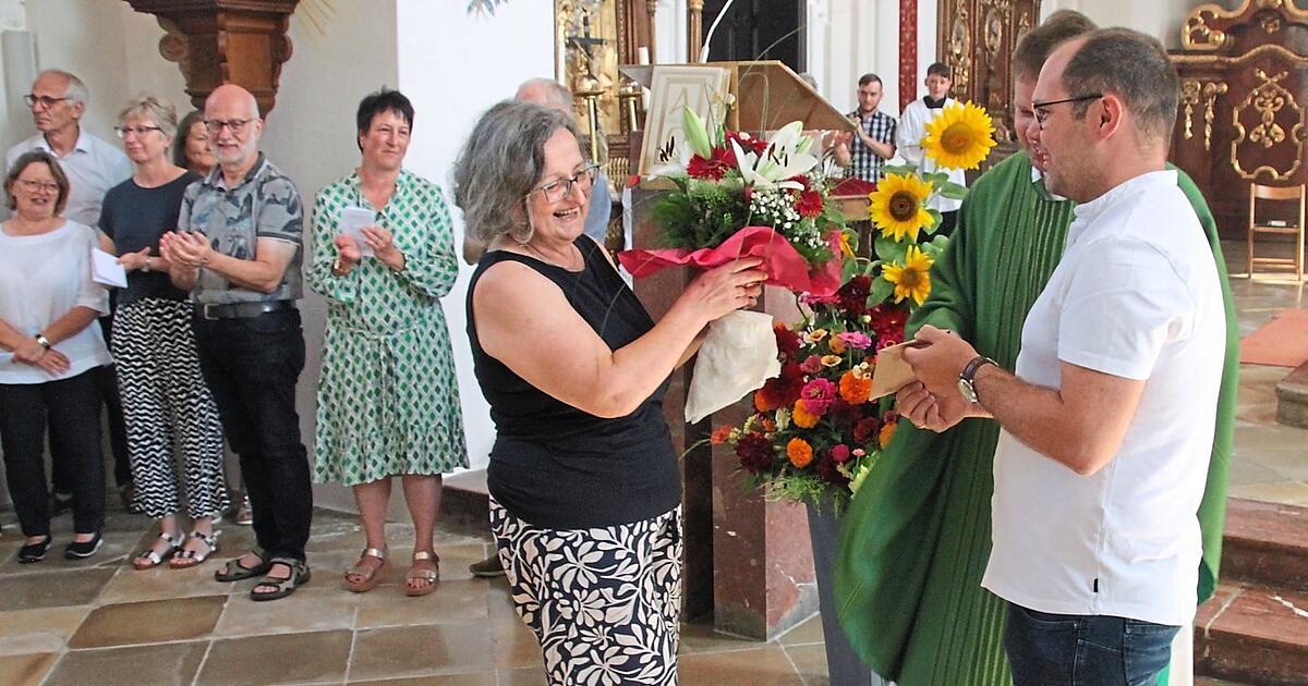 Überraschung nach der Sonntags-Messe in Landau für Maria Gsödl