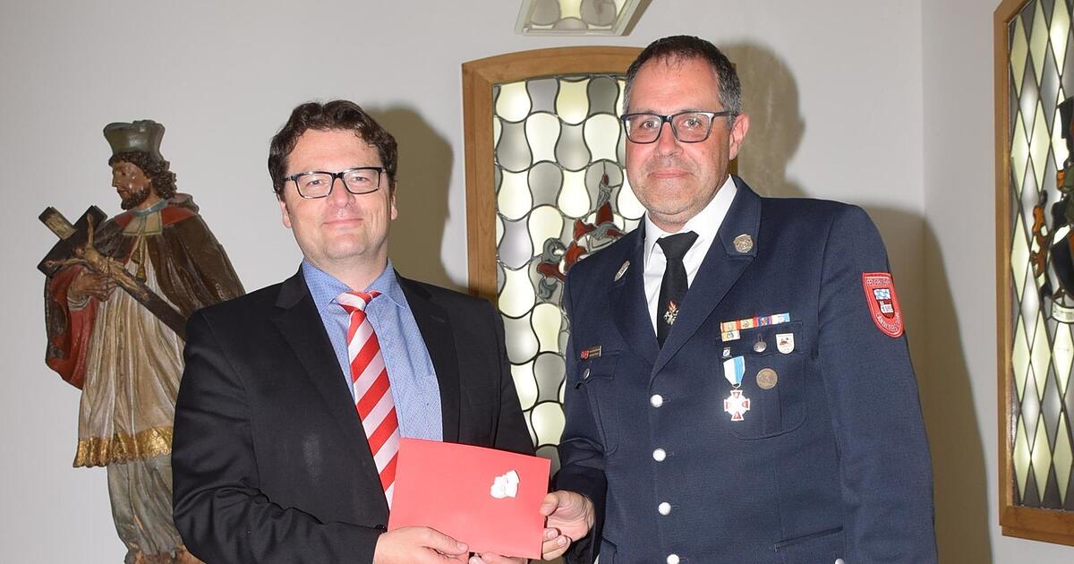 Rötz verabschiedet seinen Ehrenkreisbrandmeister Michael Sturm