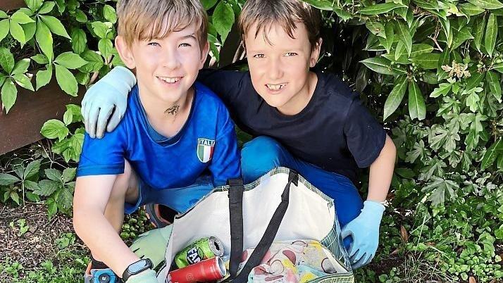 Jonathan und Lukas: Brüderlich gegen den Grillplatz-Müll in Straubing