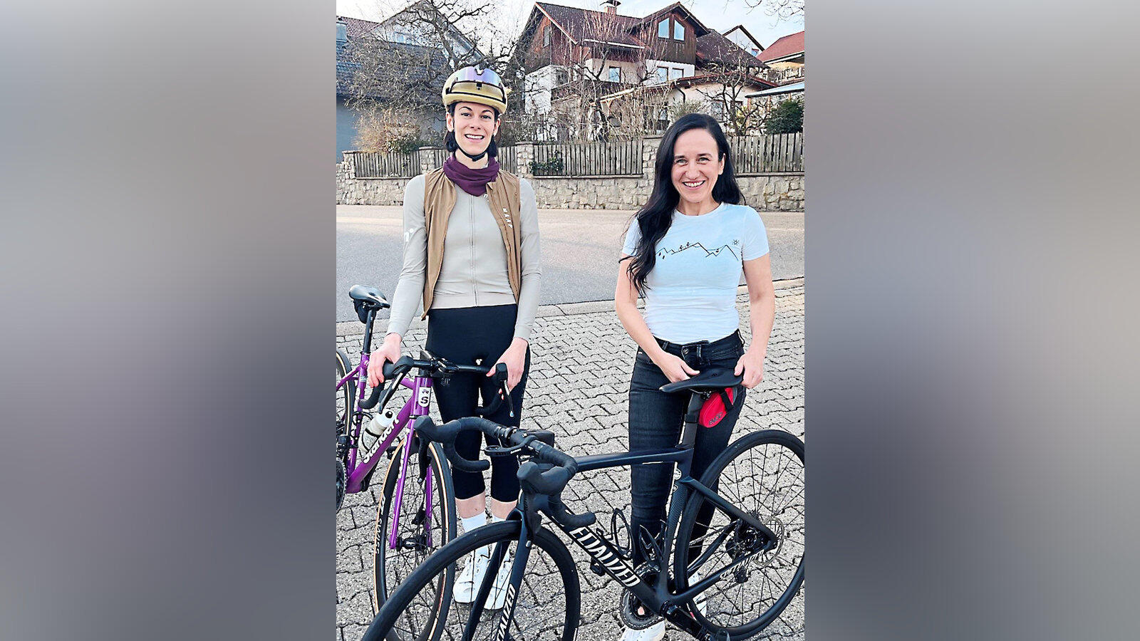 Zwei Bogenerinnen zeigen, wie das Radl frühjahrsfit wird