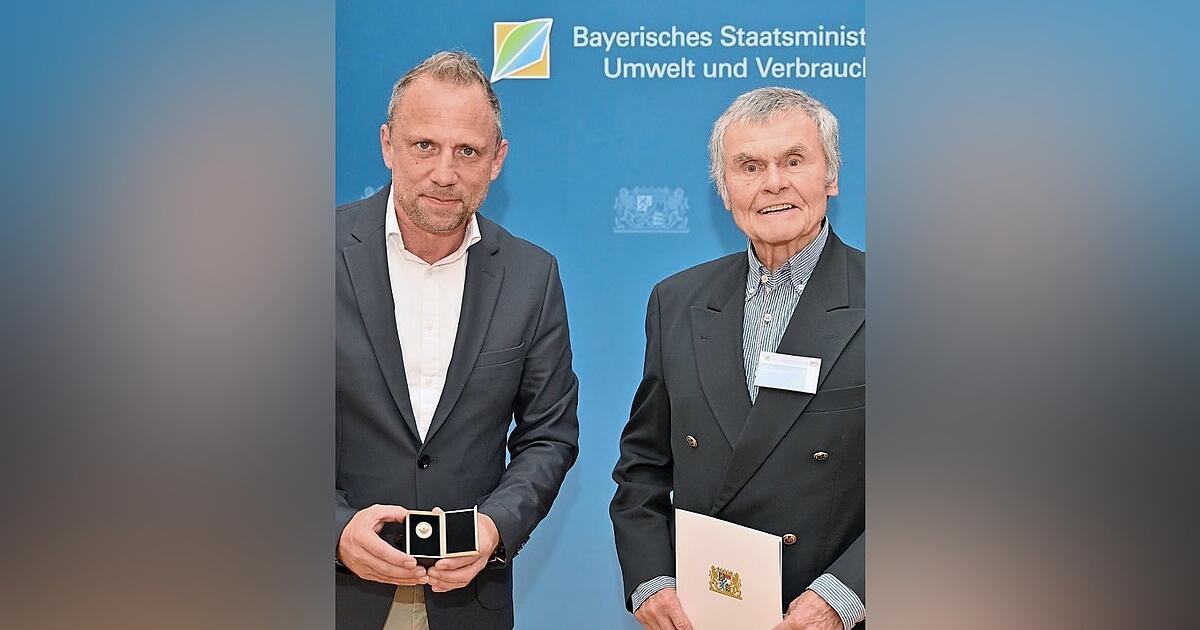 Hüter des Bucher Grabens: Altdorfer Helmut Böhm erhält 'Grünen Engel'