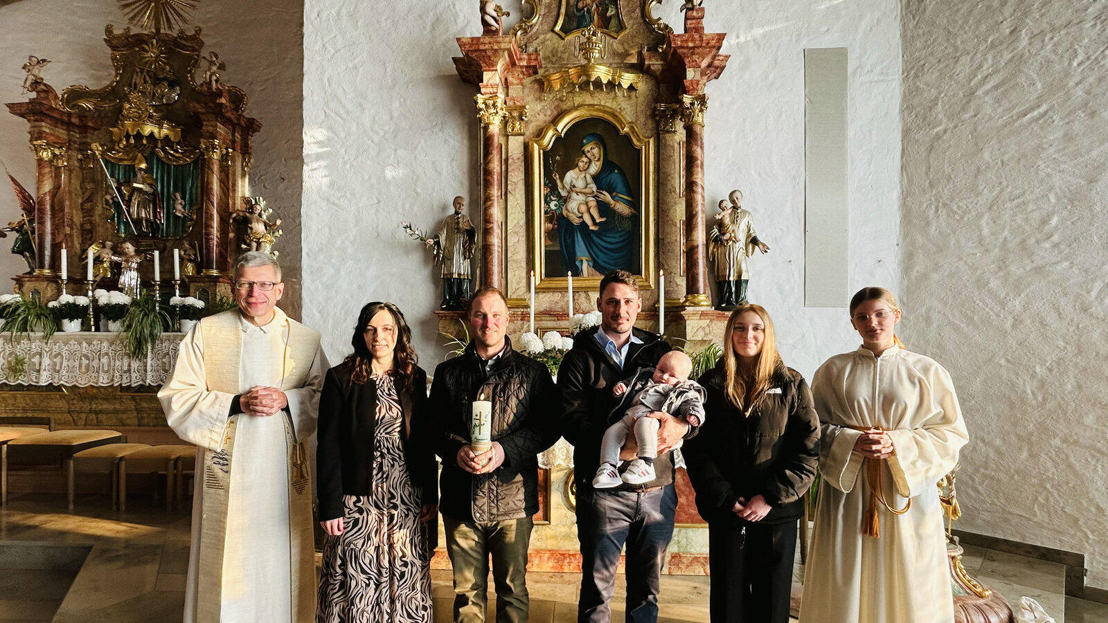 Taufe in Haibühl: Der kleine Hannes ist ein Kind Gottes