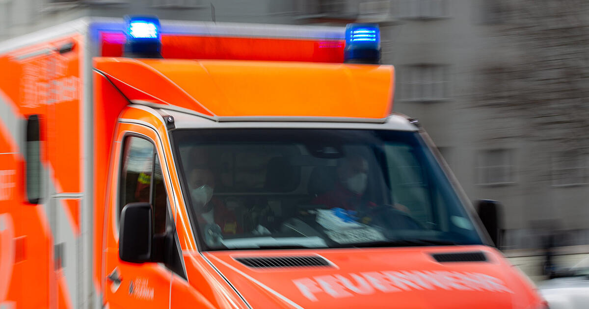 Vater und Sohn werden bei Unfall bei Dingolfing schwer verletzt