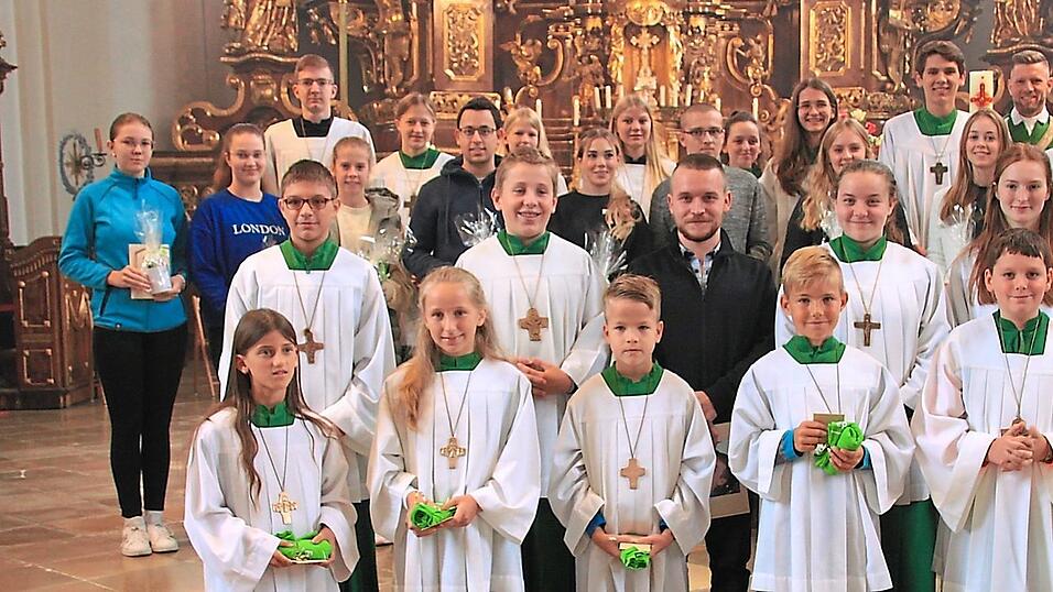 Pfarrei nimmt vier neue Minis auf - zwölf verabschiedet