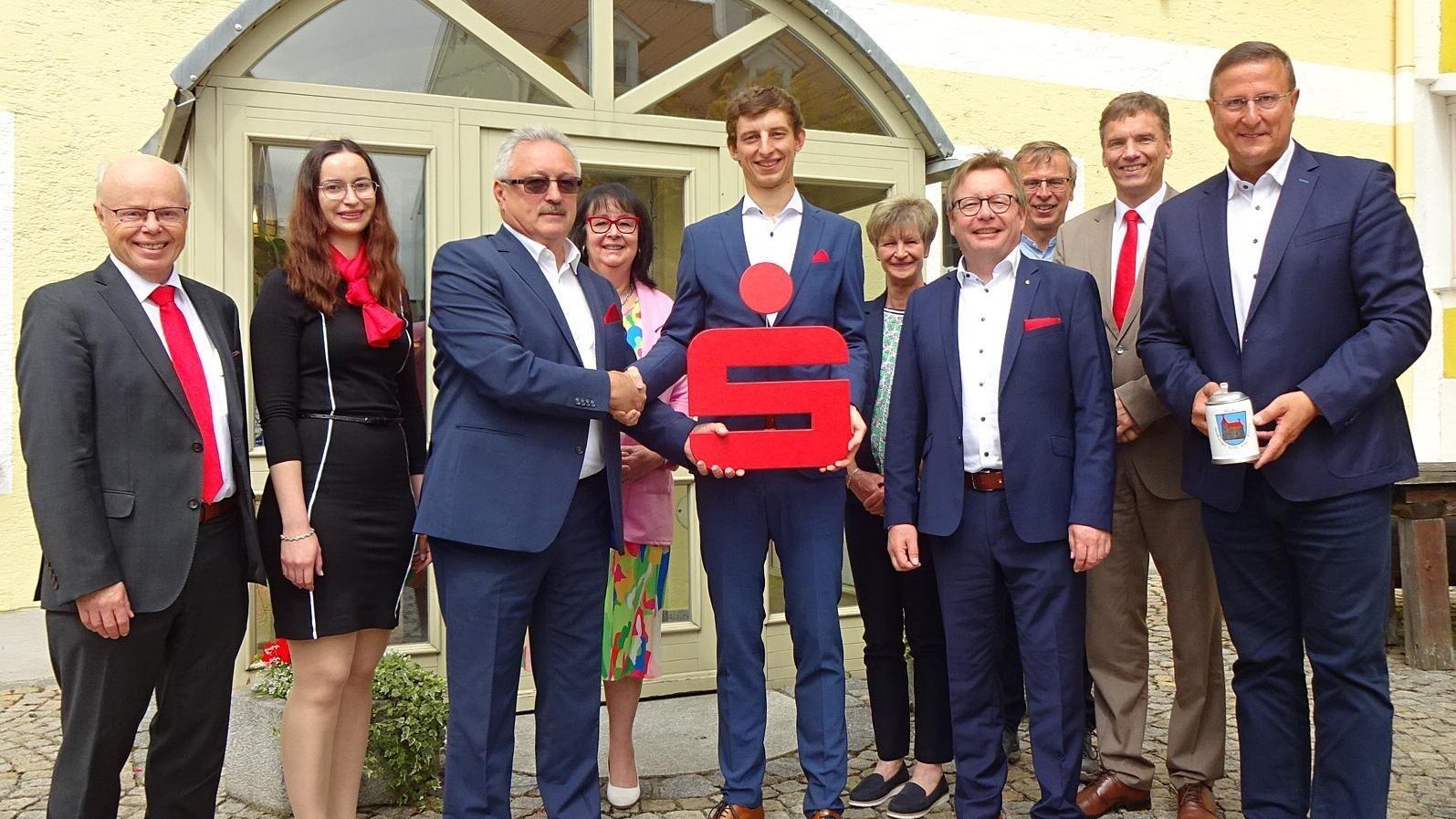 Josef Koller übergibt Leitung der Sparkassen-Geschäftsstelle Neukirchen