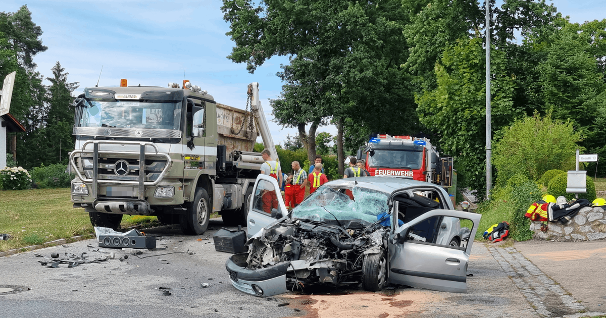Autofahrer schwebt nach Unfall bei Bernhardswald in Lebensgefahr