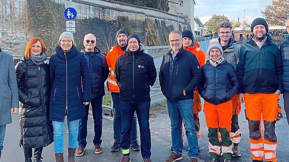 1.000 Quadratmeter mehr Grün: Entsiegelung beim Straubinger Petersfriedhof