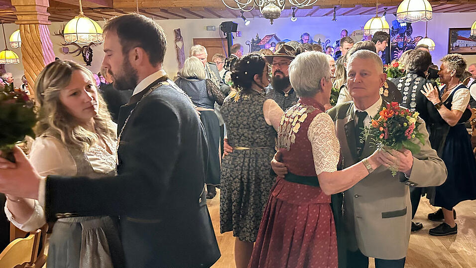Viele Besucher beim Gauschützenball in Exing