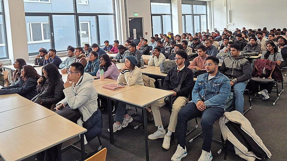 Neuer Rekord am Chamer Campus: 850 Studenten starten ins neue Semester