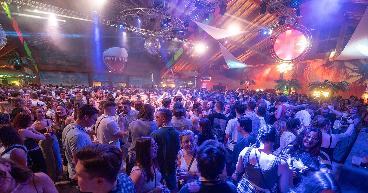 30 Jahre Narrhalla-Beach-Party mit Karibik-Gefühlen in Vilsbiburg