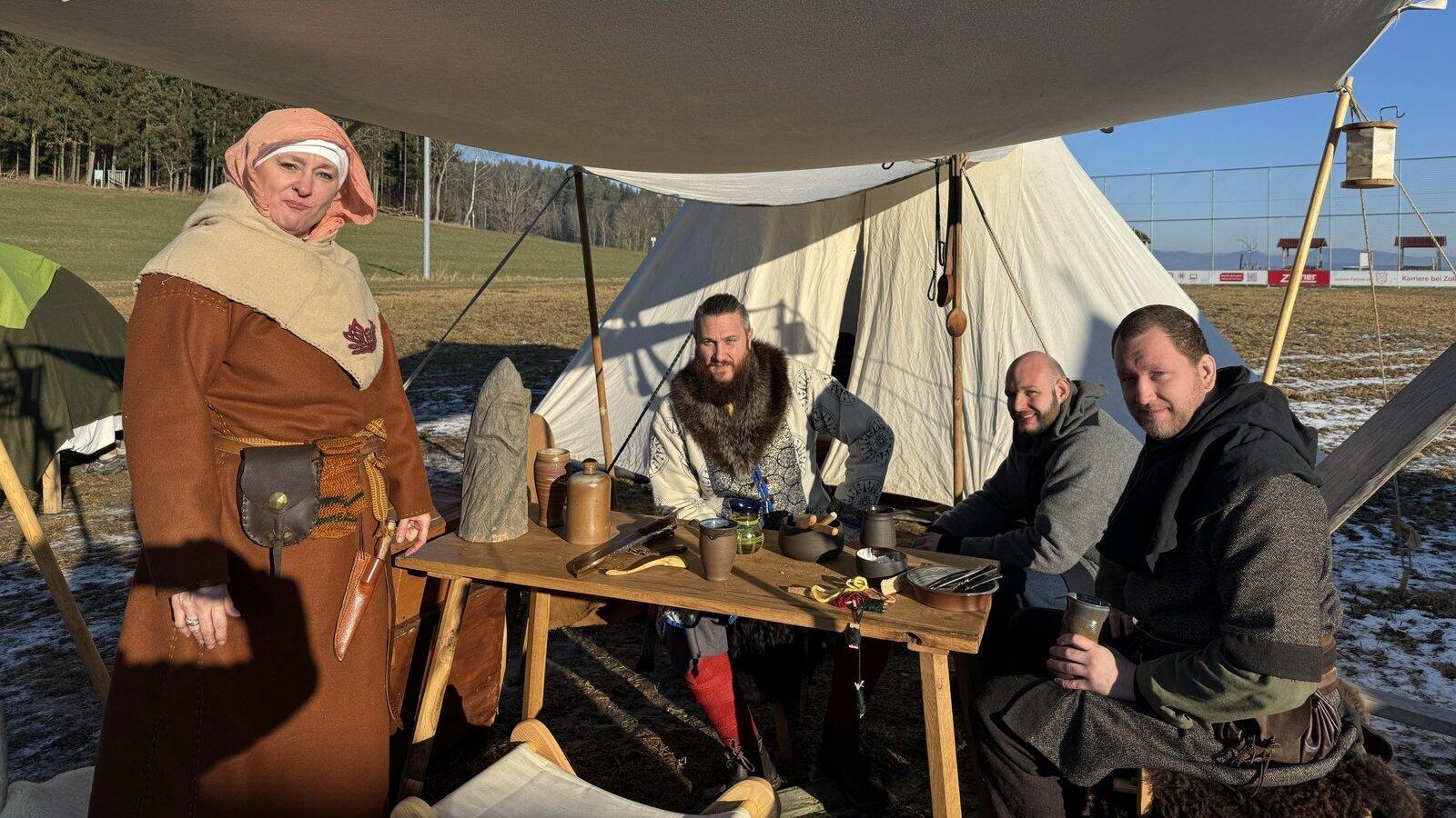 Echte Rittersleut friert nicht: Winterlager in Kollnburg