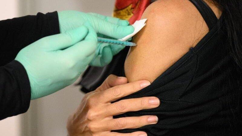 Impfpflicht: SPD und Grüne treten auf die Bremse