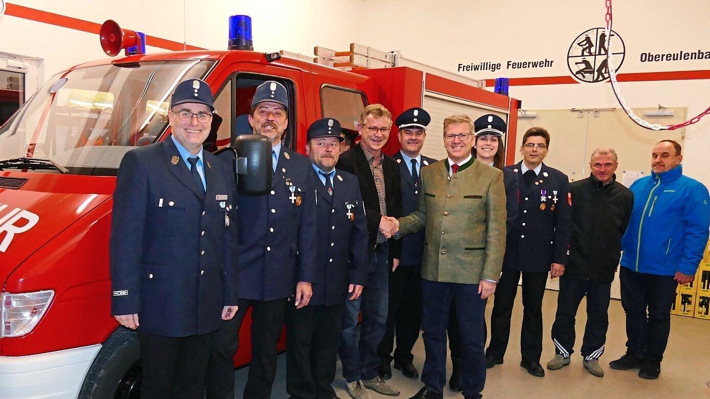 Feierliche Fahrzeugübergabe