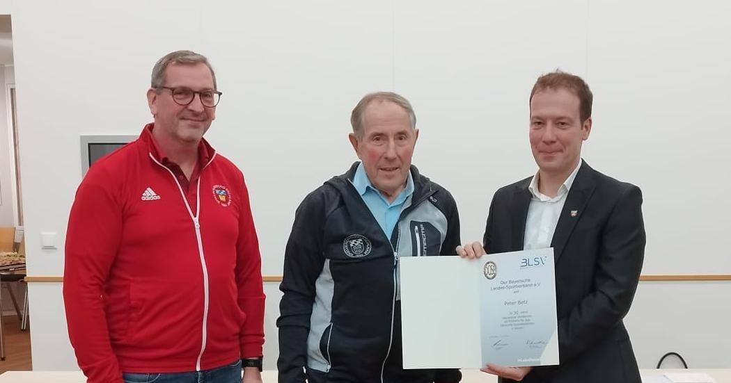 Peter Betz aus Eschlkam ist 30 Jahre Sportabzeichenprüfer