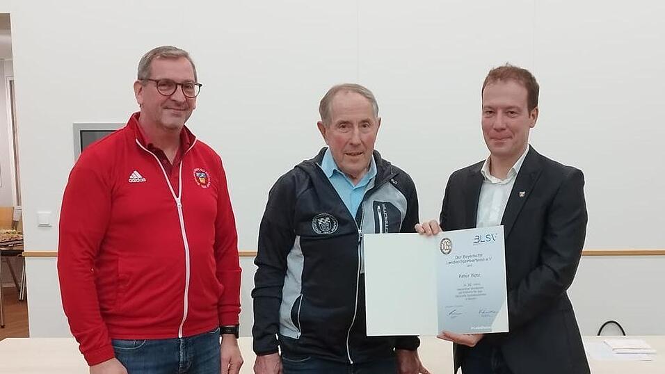 Peter Betz aus Eschlkam ist 30 Jahre Sportabzeichenprüfer