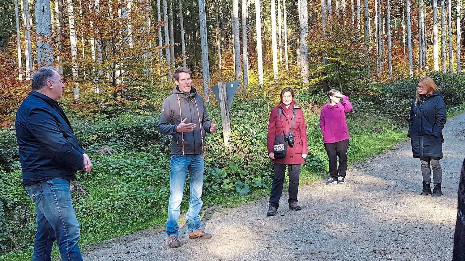 Spaziergang der Grünen zum Naturwaldreservat im Dürnbucher Forst