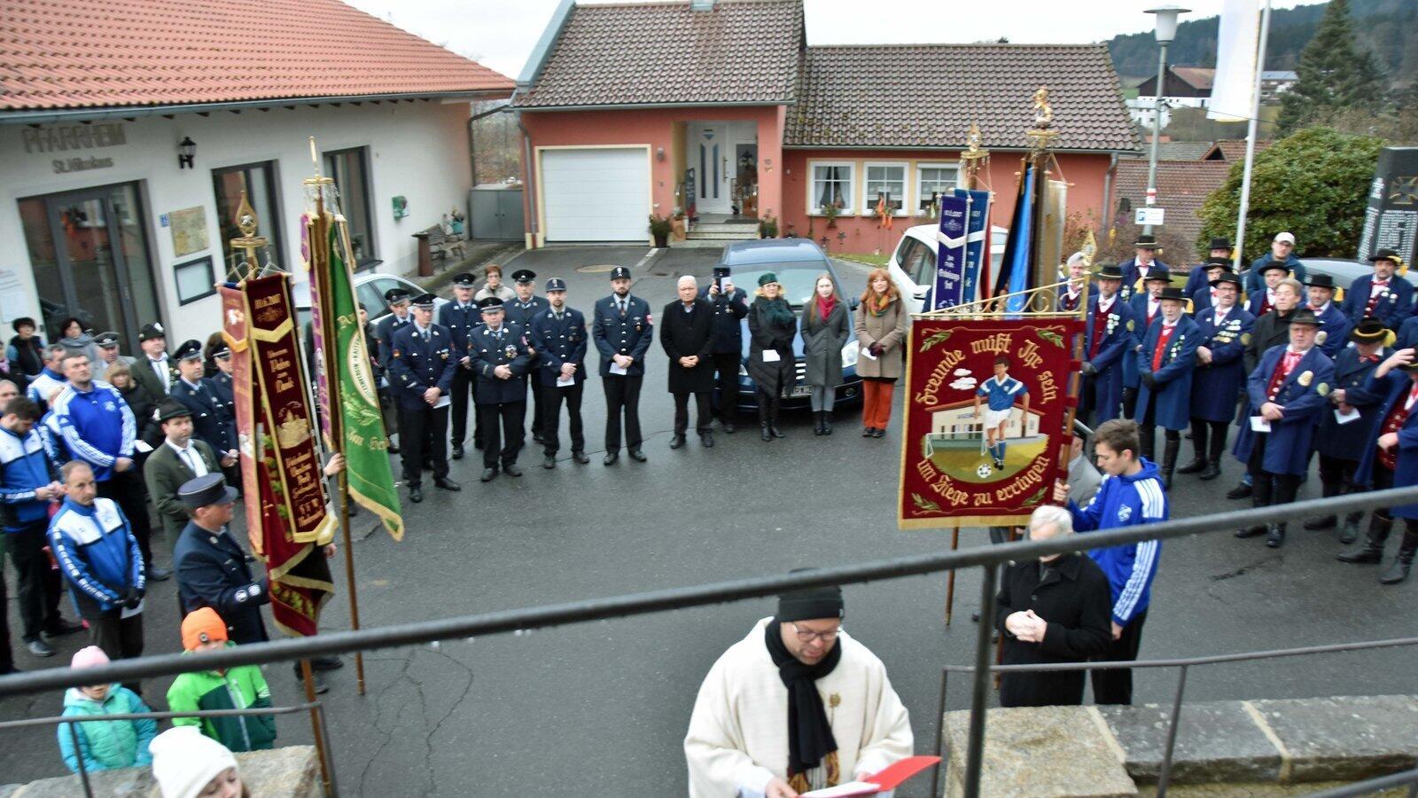 Skulptur des Steinbühler Kirchenpatrons erhält den kirchlichen Segen