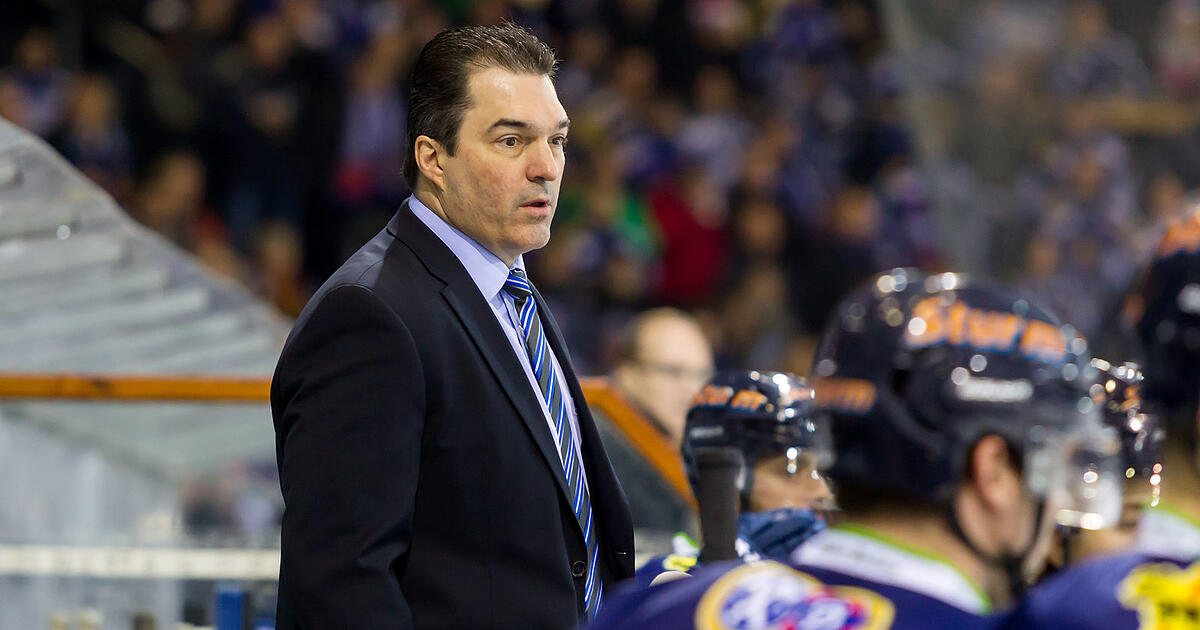 Larry Mitchell holt den nächsten Augsburger zu den Straubing Tigers