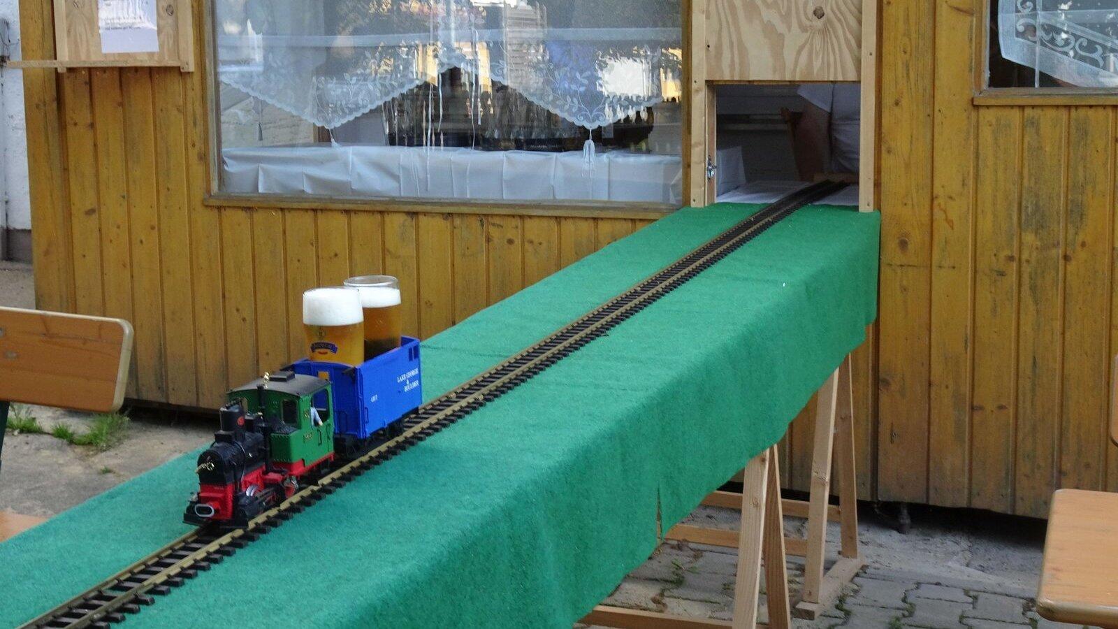 Das Bier kommt mit der Eisenbahn