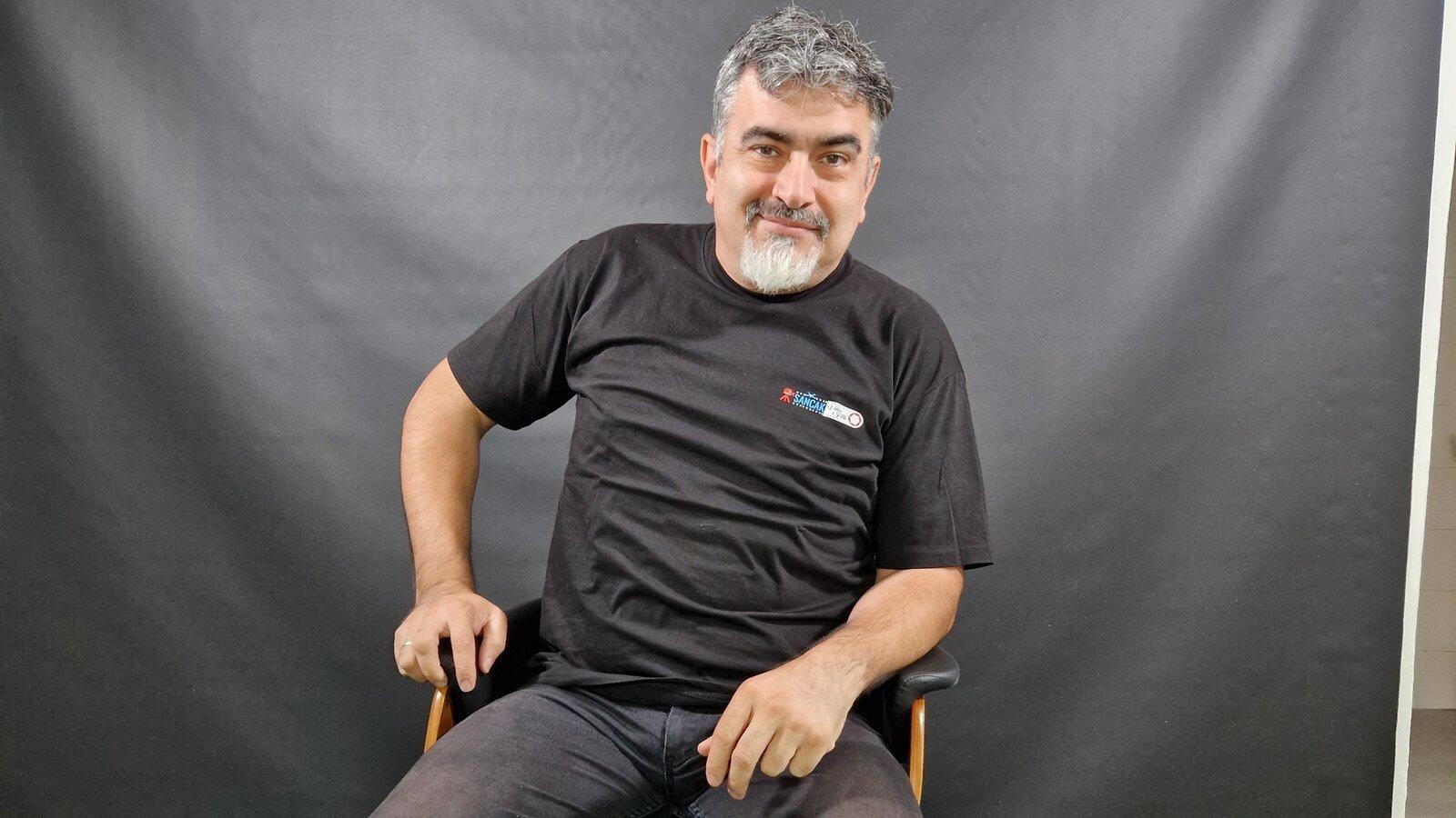 Oktay Sancak eröffnet ein Fotostudio in Landau - und bietet Irisfotos an