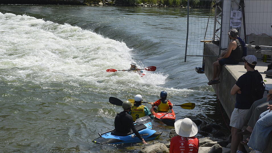 In Plattling hat die Kanu-Freestyle-WM begonnen