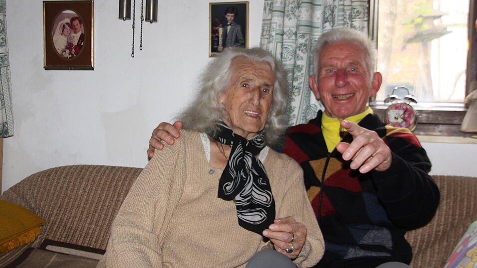 Wie der Ami bei der Kappl Lies aus Metten am Kanapee landete