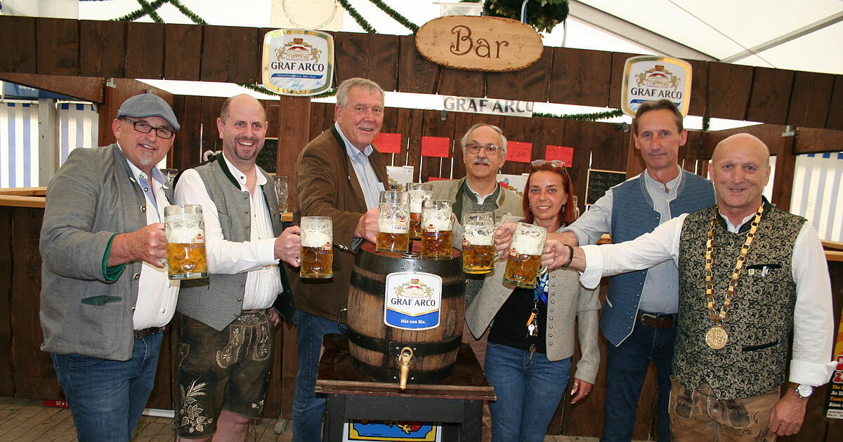 Wallersdorfer Volksfest ist eröffnet: Die Bilder vom Auszug