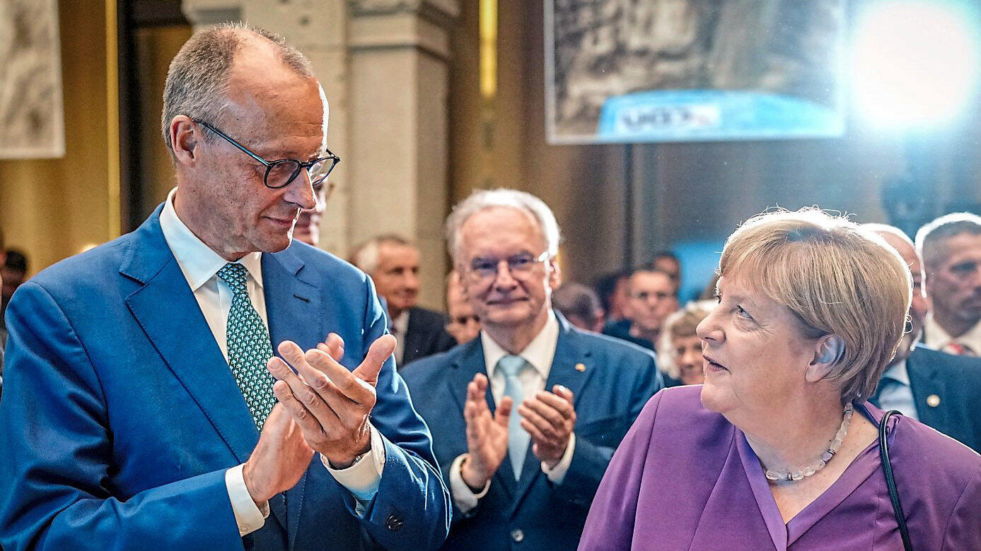 Angela Merkel mahnt Friedrich Merz ab