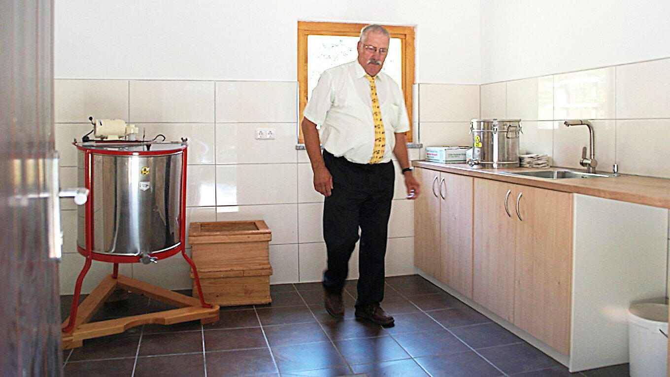 Neu gestalteter Lehrbienenstand eingeweiht