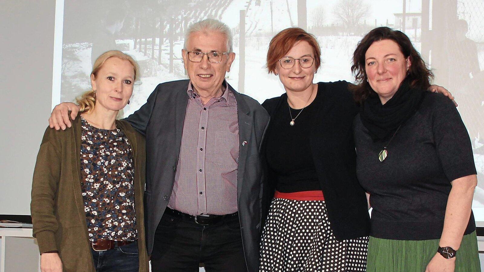 Karl Reitmeier referiert in Domažlice über die Zeit der Wende