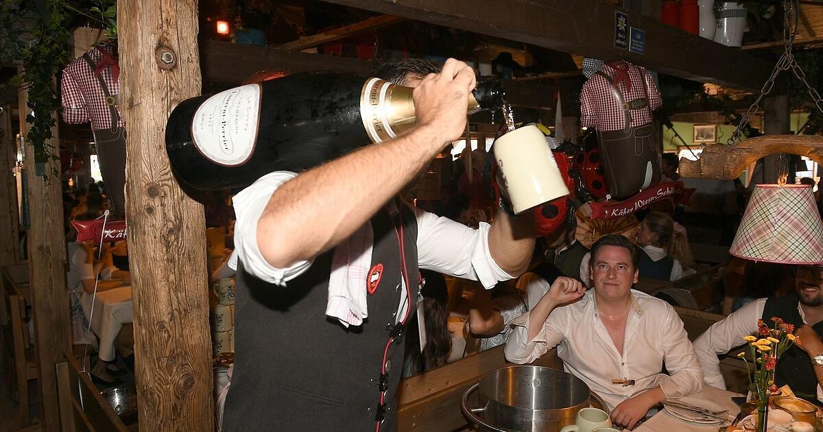 München verbietet Schampus-Duschen auf der Wiesn