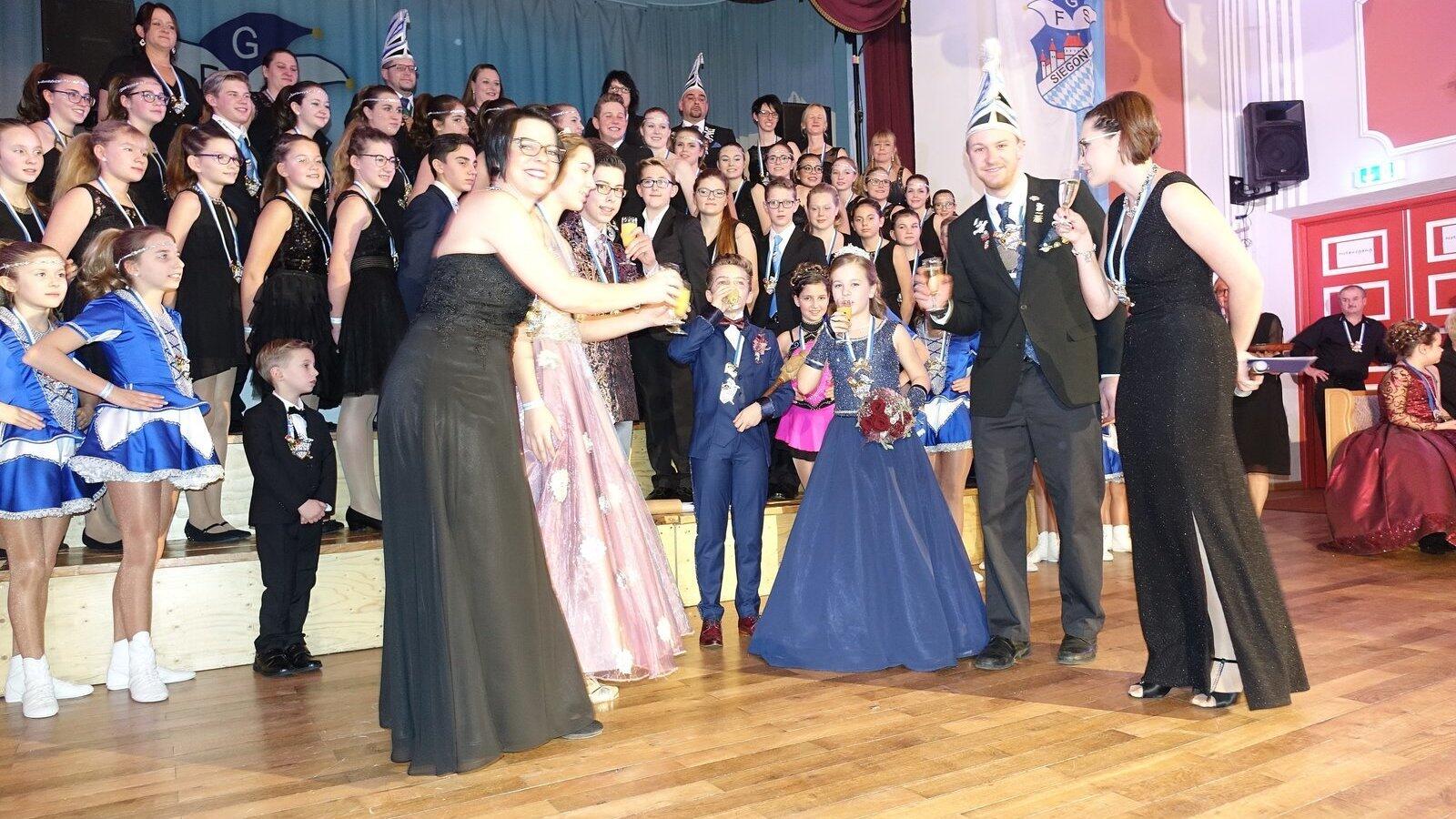 Mia I. und Luca I. begeistern ihren 'Staat'