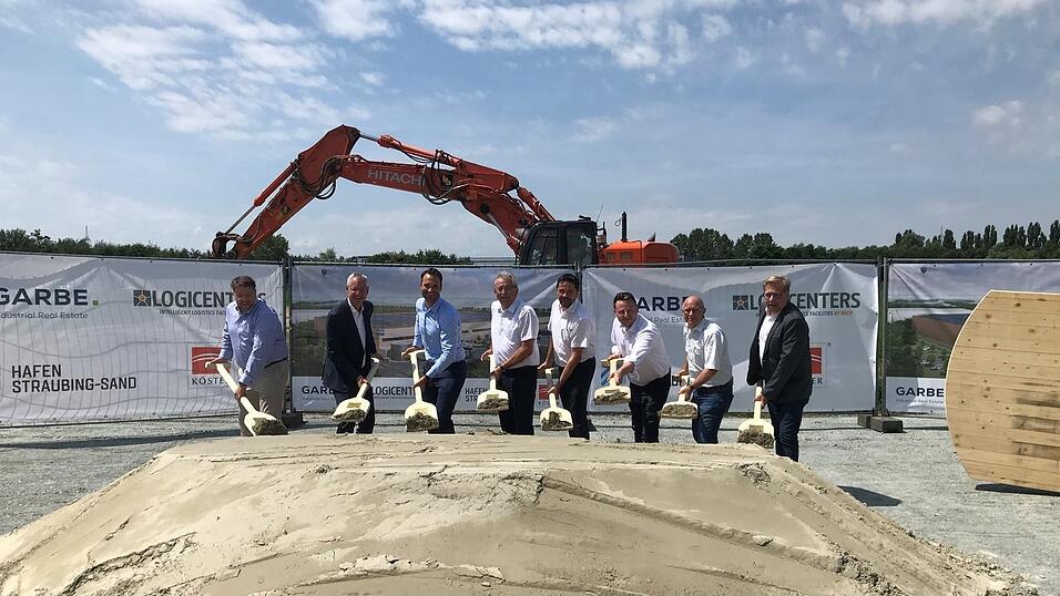 Europas größte Holzbau-Logistikhalle wird im Straubinger Hafen gebaut