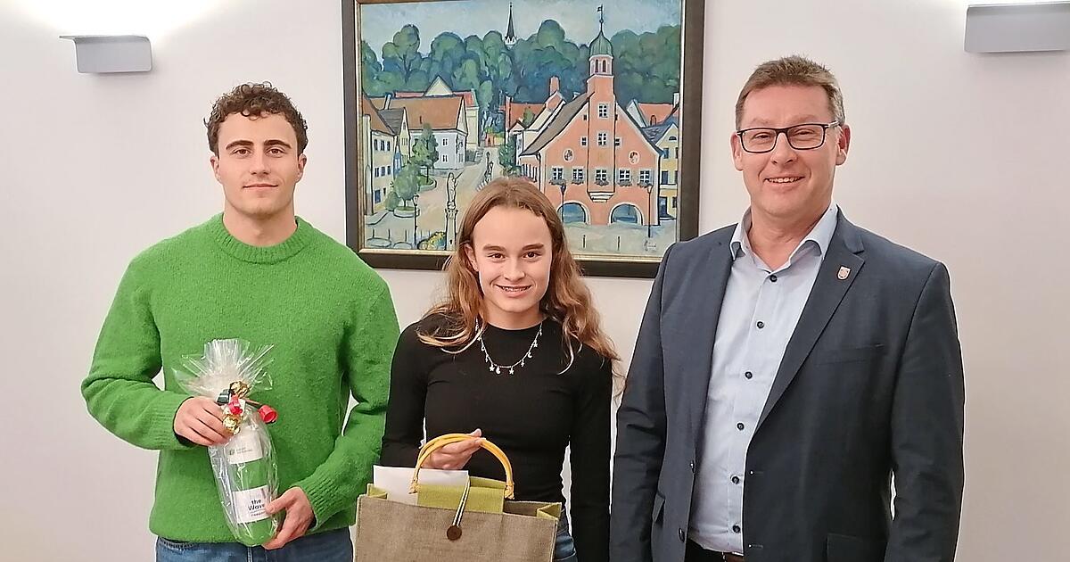 Vincent Limpens und Lisa-Marie Stanglmair im Mainburger Rathaus