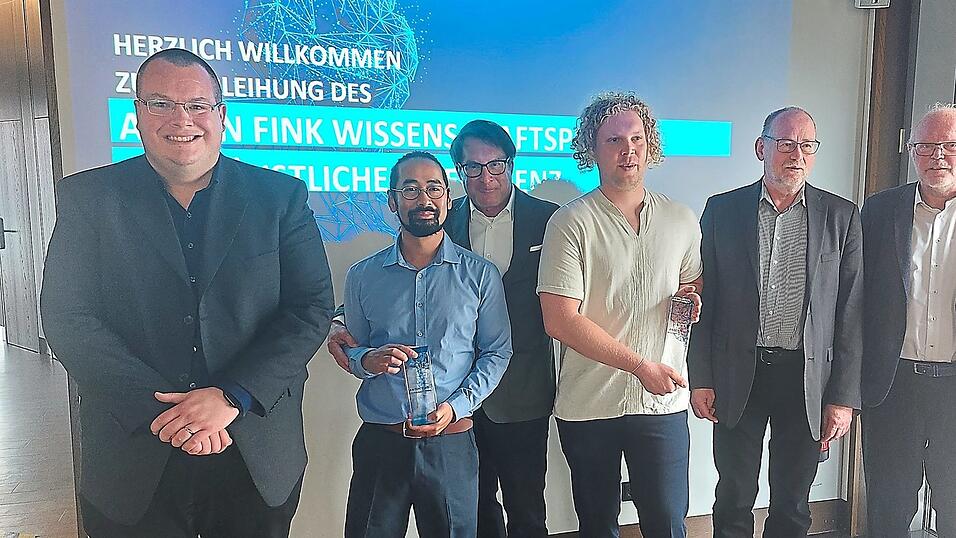 Apotheker würdigt TH Deggendorf mit 'KI-Preis'