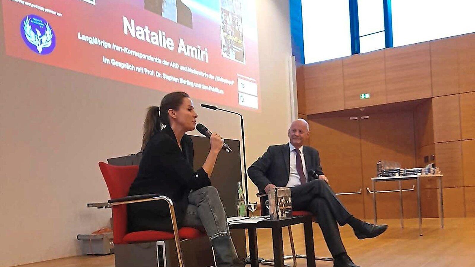 Fernsehjournalistin Natalie Amiri sprach an der Regensburger Uni