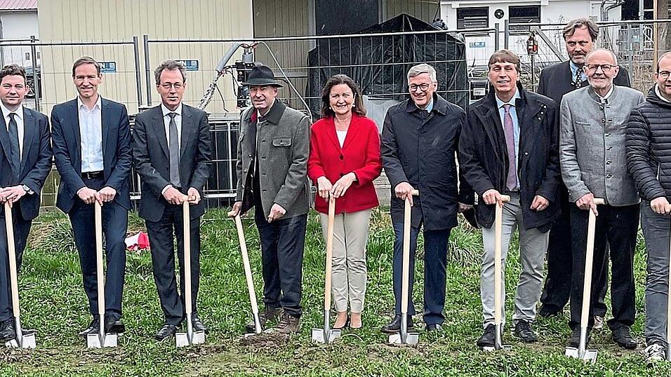 Spatenstich für Biogas-Forschungsprojekt