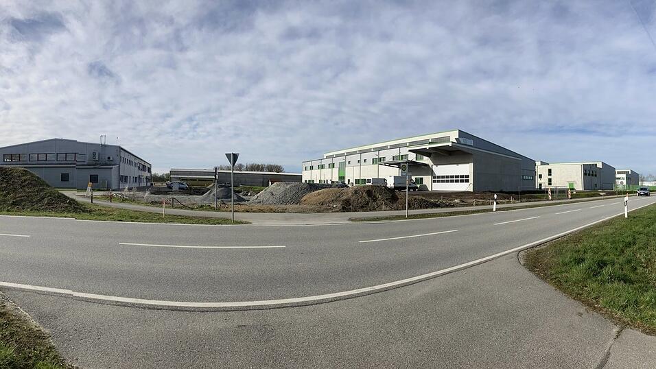 Neue Abbiegespur zum Flugplatz Wallmühle geplant