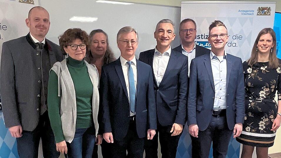 Landrat informiert sich über Baumaßnahmen am Amtsgericht Viechtach