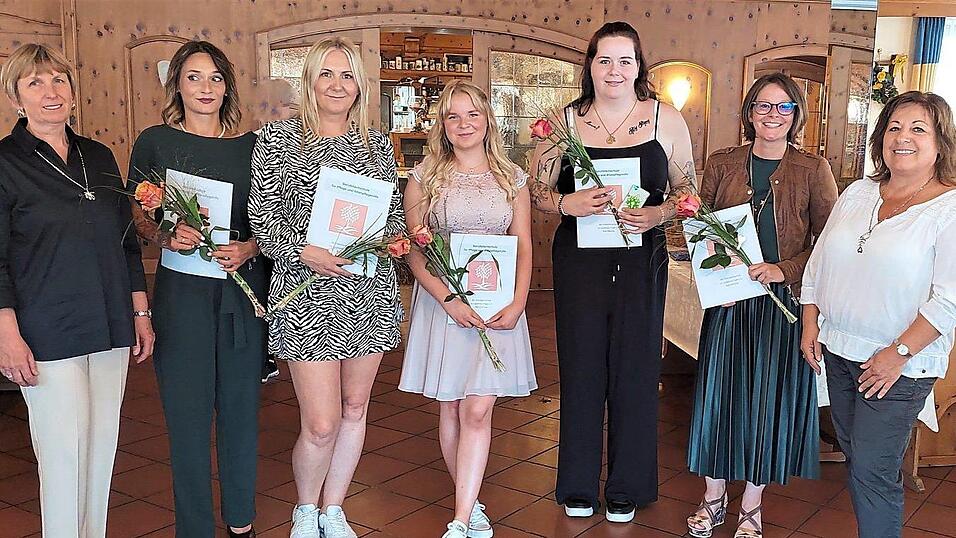 Goldene Herzen für 49 Kötztinger Pflegeschüler