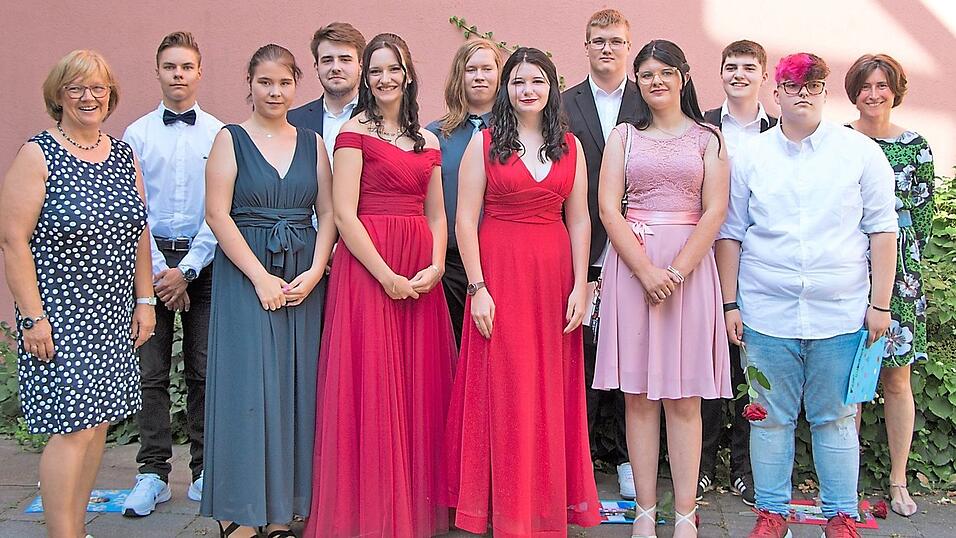 Für die Absolventen regnete es Rosen