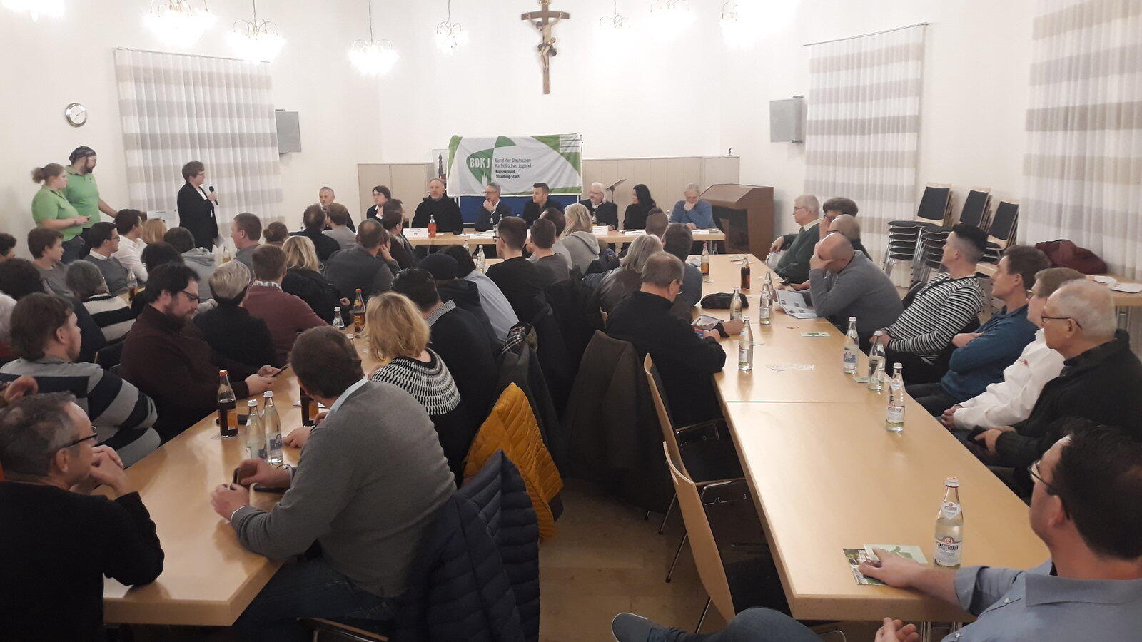 Die BDKJ-Diskussion mit den Spitzenleuten aller Parteien gerät eine ...