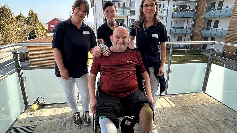 Ein Osterhofener verlor beide Beine - und steht doch fest im Leben